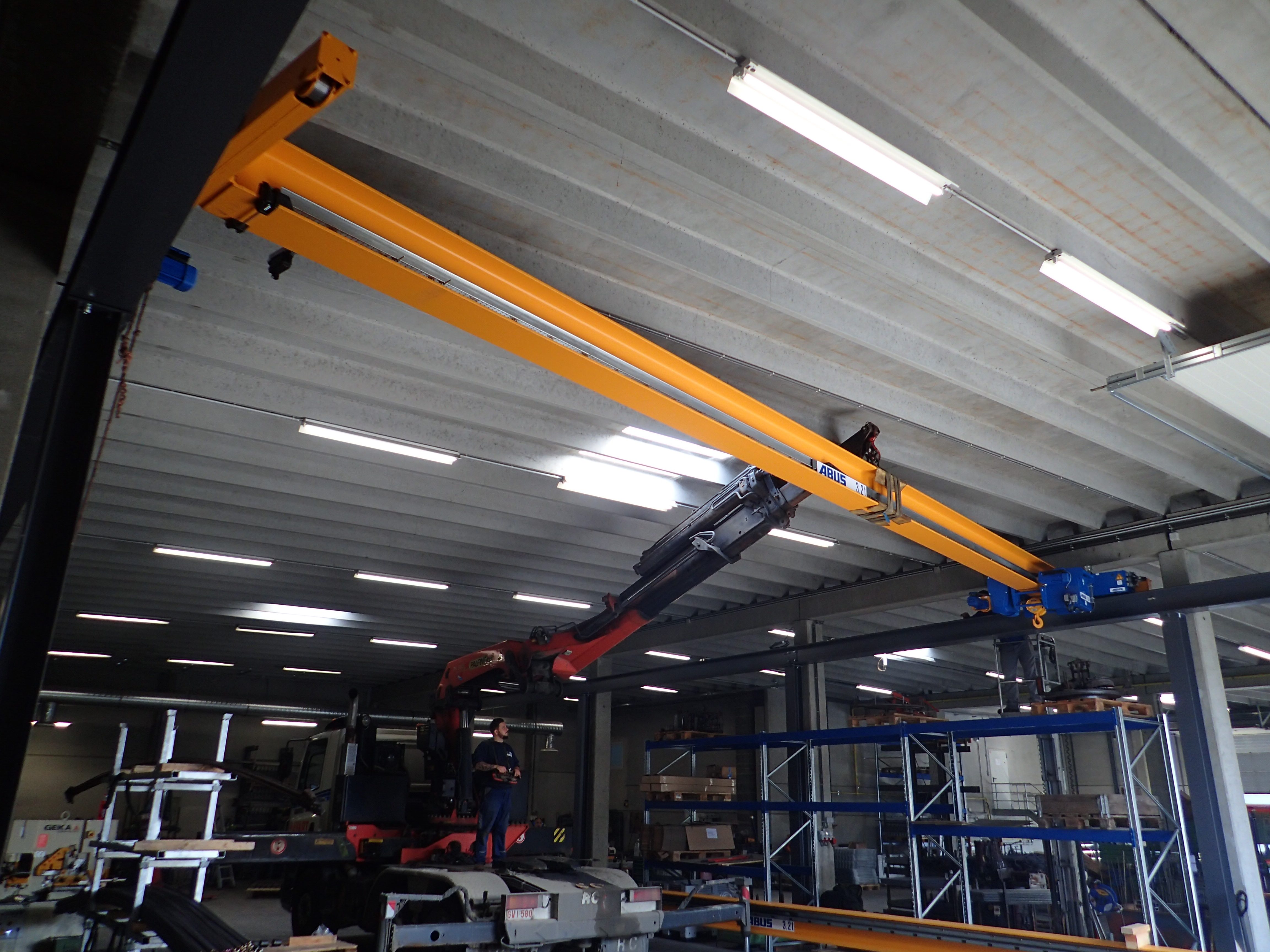 Instalation von unserem Portalkran in unserer Werkhalle in Eupen ...